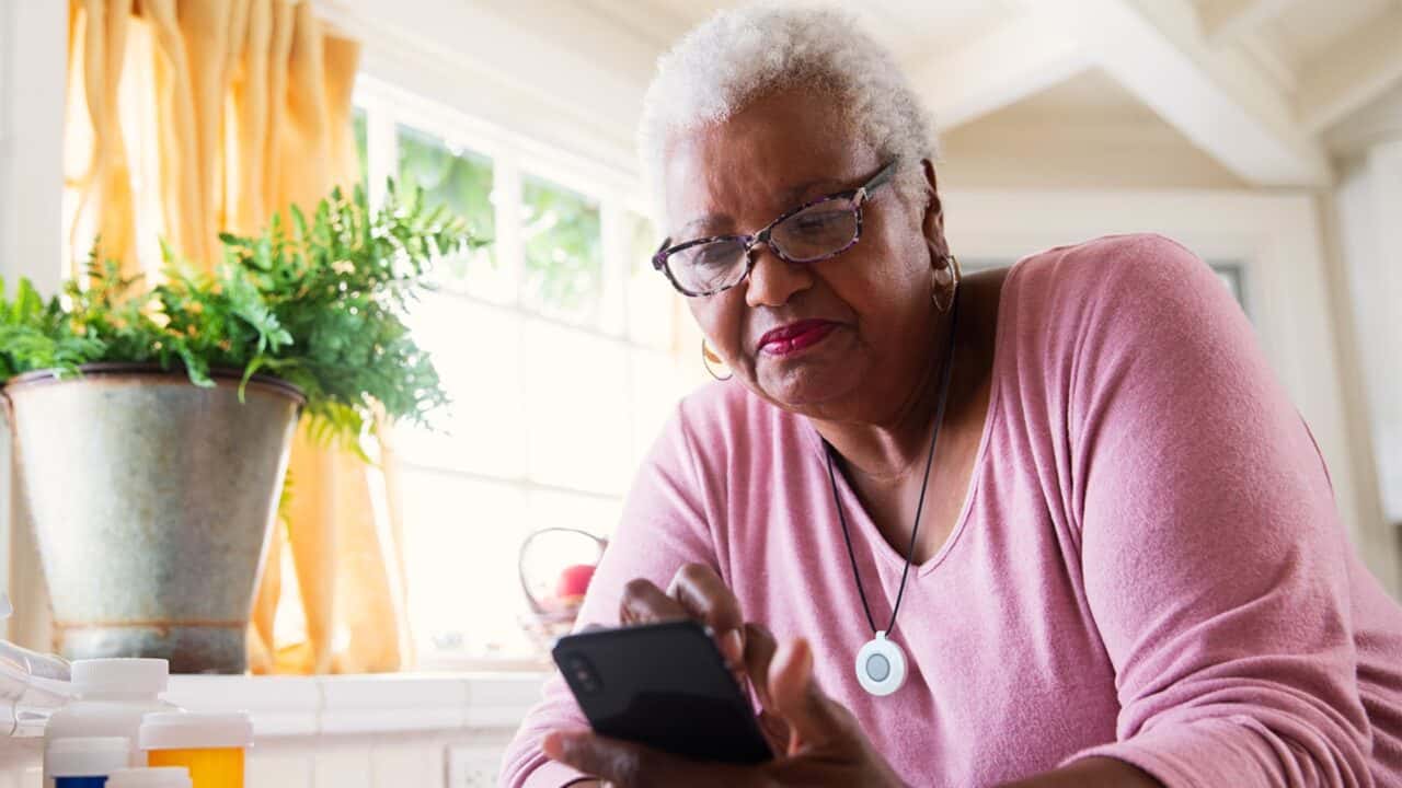 What is the Best Medical Alert System for Seniors In Manitoba?